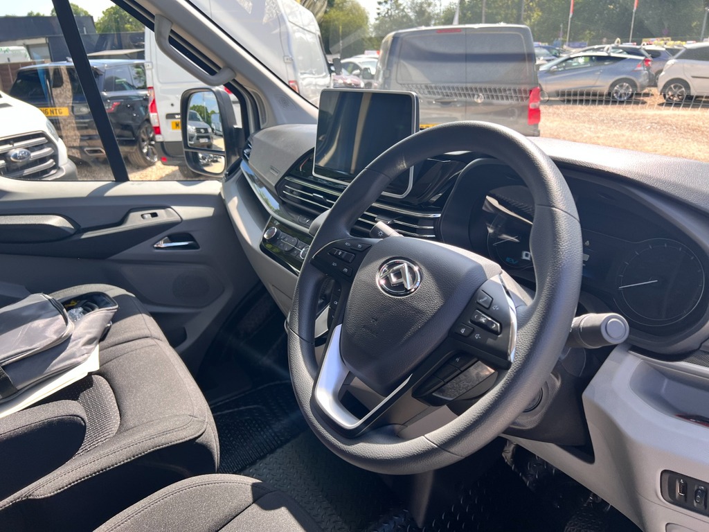 New MAXUS EDELIVER9 65kWh Auto FWD L4 2dr LUTON 4.2 METER BODY TAIL LIFT, WHITE, 0.0, Luton ...