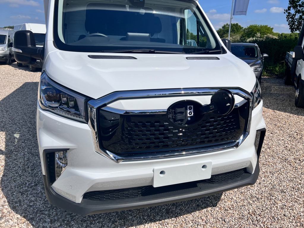 New MAXUS EDELIVER9 65kWh Auto FWD L4 2dr LUTON 4.2 METER BODY TAIL LIFT, WHITE, 0.0, Luton ...